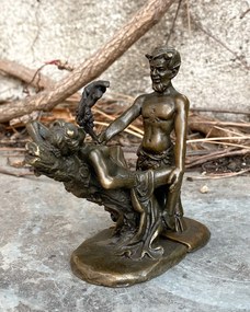 Bronzová socha skupina - Nahá žena a satyr 3
