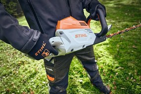 AKU nůžky na živý plot STIHL HSA 100