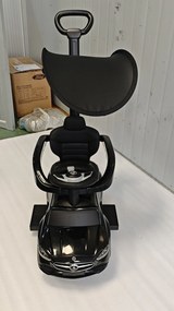 AIYAPLAY 3-v-1 jezdící auto s tlačnou tyčí Mercedes-Benz jezdící vozidlo s volantu, klaksonem, hudbou, střechou, úložným prostorem pod sedadlem, černé