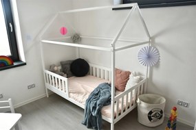 Vingo Dětská domečková postel bílá včetně matrace a roštu, 80 x 160 cm Barva: postel s látkou s oknem
