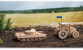 Ugears 3D dřevěné mechanické puzzle Traktor Wins