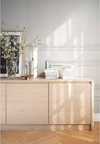 Komoda v dekoru dubu ve světle přírodní barvě 180x70x40 cm Melstone – Rowico