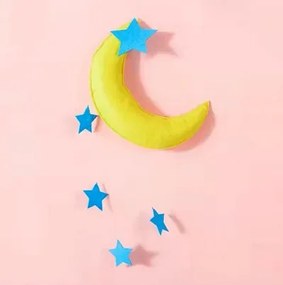 Závěsný dekorační měsíček s hvězdami Barva: Žlutá