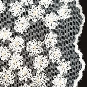 ZÁCLONA NA PÁSCE DAISY 140X270 CM BÍLÁ