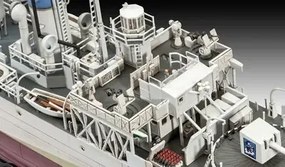 Revell HMCS Snowberry / Plastikový model / 1:144 / Počet dílků 501 / O