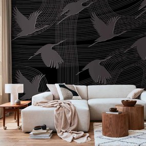 Fototapeta Létající jeřábi - létající ptáci na pozadí pruhované tmavé abstrakce