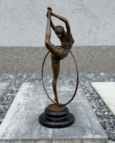 Bronzová socha - Gymnastky s obručí v pohybu