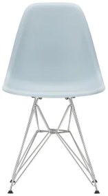 Eames Plastic Chair DSR chrom ledově šedá bílé na koberec Vitra