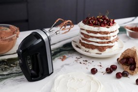 Ruční mixér KitchenAid krémový