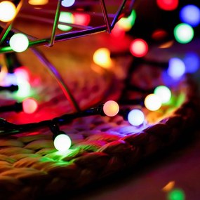 Vnitřní LED vánoční řetěz s kuličkami - různobarevná, 10m, 80 LED