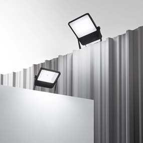 FAN LED-TAURUS-70F Venkovní reflektor LED TAURUS černá hliník 70 W 8400 lm 6500 K IP65 24,9x22,9x4,8 cm - FANEUROPE