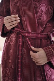 Pip Studio župan Jasmin Jacquard - tmavě růžový (Luxus a pohodlí ve stylovém županu s rafinovaným žakárovým květinovým vzorem)