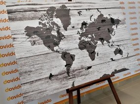 Obraz černobílá mapa na dřevěném podkladu - 90x60 cm