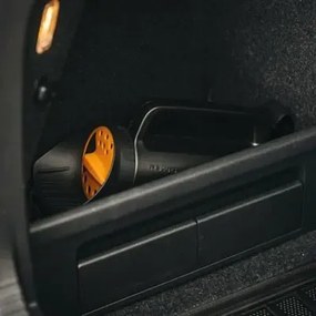Fiskars Solid 1057076 Ruční sypač soli  písku  hnojiv / 2.3 l