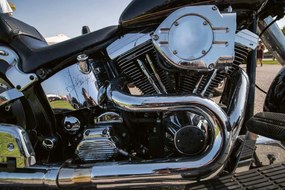 DIMEX | Samolepicí vliesová fototapeta na zeď Lesklý detail motocyklu MA-5-2803 | 375 x 250 cm | černá, metalická