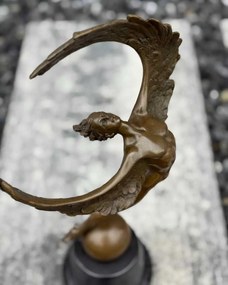 Bronzová socha - ženská figura s křídly - Vzestupný den