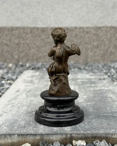 Bronzová socha - Putto s flétnou - andělská soška dítěte