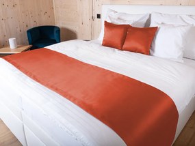 Biante Saténový přehoz/běhoun na postel Satén LUX-L045 Cihlově červený 50x140 cm
