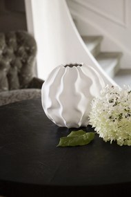 Storefactory Porcelánová váza MALMBÄCK White 22 cm, bílá barva, porcelán
