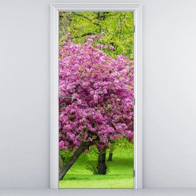 Fototapeta na dveře - Rozkvetlý strom na louce (95x205cm)