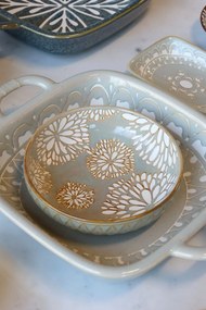 Porcelánová šedá zapékací miska Arés Ramekin s úchyty – 18*18*4,5 cm