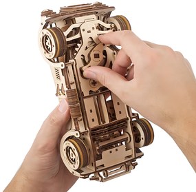 Ugears 3D dřevěné mechanické puzzle Driftující závoďák Cobra