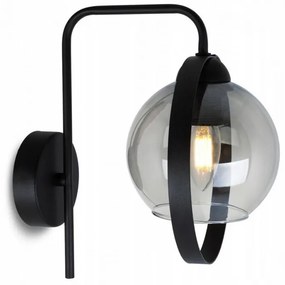 Trendy kovová nástěnná lampa v industriálním designu