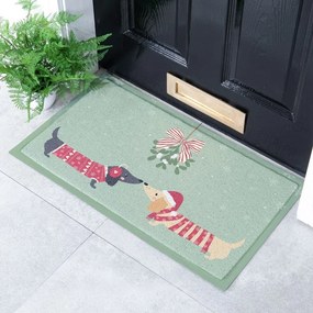 Rohožka s vánočním motivem z recyklovaného plastu 40x70 cm Christmas Sausage Dogs – Artsy Doormats