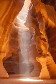 Umělecká fotografie ANTELOPE CANYON Gorgeous Lightbeam, Melanie Viola, (26.7 x 40 cm)