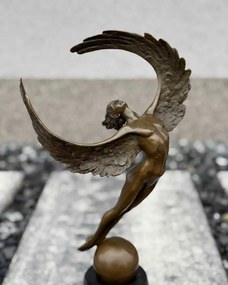 Bronzová socha - ženská figura s křídly - Vzestupný den