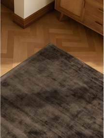 Hnědý ručně tkaný koberec z viskózy 80x150 cm Noemi – Vikosa