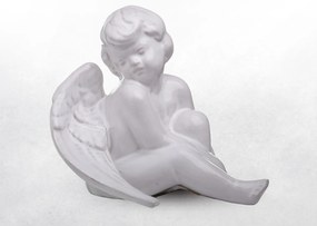 Keramický anděl sedící