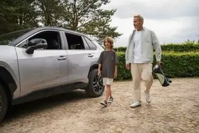 MoMi VENKO Isofix i-Size zelený / Podsedák / od 135 do 150 cm / do 36