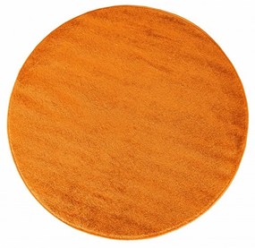 Okrúhly koberec v oranžovej farbe
