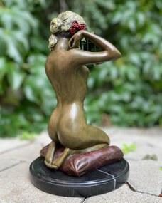 Vídeňský bronz socha soška Nahá žena s náhrdelníkem