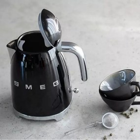 Černá rychlovarná konvice z nerezové oceli 1,7 l Retro Style – SMEG