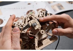 Ugears - 3D dřevěné mechanické puzzle Motor V8