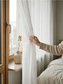 Sinsay - Záclona na řasící pásce s gumovým květinovým potiskem - bílá