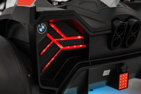 Ramiz BMW motokára s funkcí driftu bílá