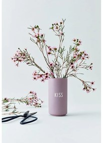 Fialová porcelánová váza Design Letters Kiss, výška 11 cm