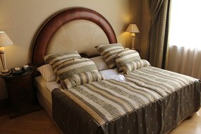 Dekorační komplet přehoz přes postel ODISEA DEBRA s dekoračními polštářky, český výrobce Tibex