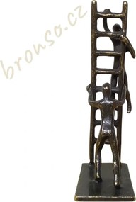 Soška Společně k vrcholu – bronzová figurka symbol spolupráce a úspěchu | Elegantní dekorace