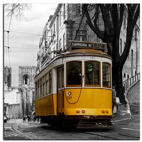 Obraz na plátně - Historická tramvaj v centru Lisabonu - čtverec 3116A (50x50 cm)