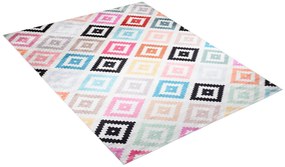 Trendy koberec s barevným geometrickým vzorem