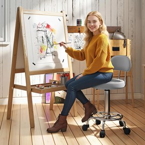 HOMCOM Nastavitelná pojízdná stolička s opěradlem — otočná židle na kolečkách s opěrkou nohou, ekokůže (PU), 32 x 40 x 70–86 cm, šedá