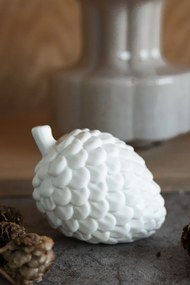 Keramická dekorace šiška Bergvik White 8 cm Storefactory Scandinavia