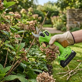 Akumulátorové nůžky na větve se 2 bateriemi a nabíječkou