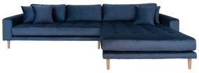 House Nordic Pohovka do obývacího pokoje, pravá strana, z tmavě modrého sametu se čtyřmi polštáři a nohami z přírodního dřeva, HN1005