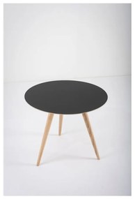 Odkládací stolek z dubového dřeva s černou deskou Gazzda Arp, ⌀ 55 cm