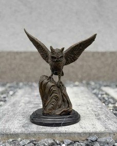 Bronzová socha - Sova s roztaženými křídly